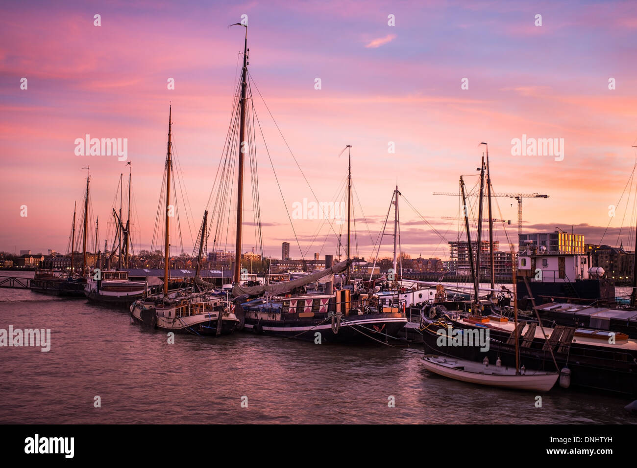 Ships moored on the thames hi-res stock photography and images - Alamy