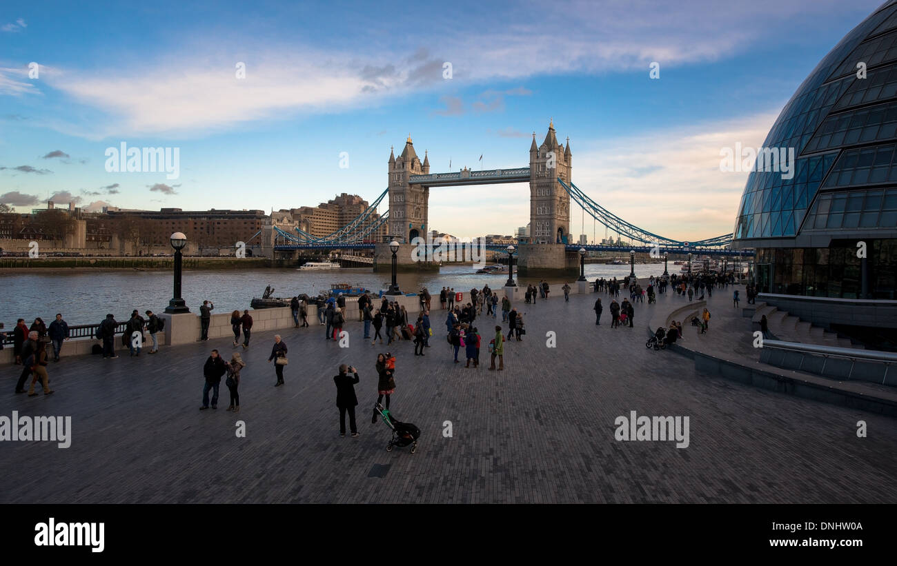 The famous tower bridge hi-res stock photography and images - Alamy