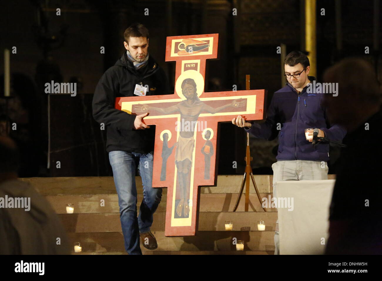 World youth day cross carried hi-res stock photography and images - Alamy