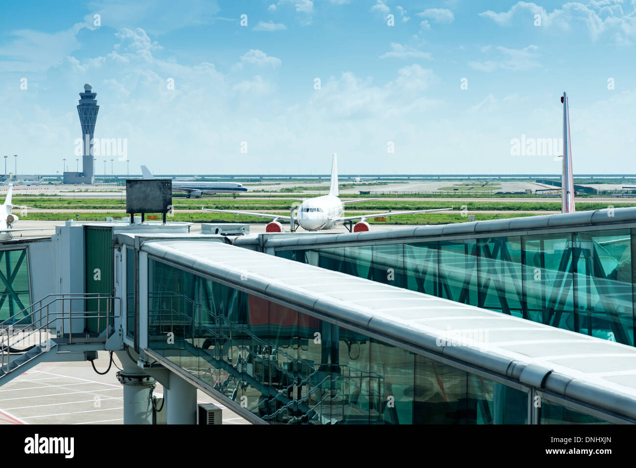 Aerobridge hi-res stock photography and images - Alamy