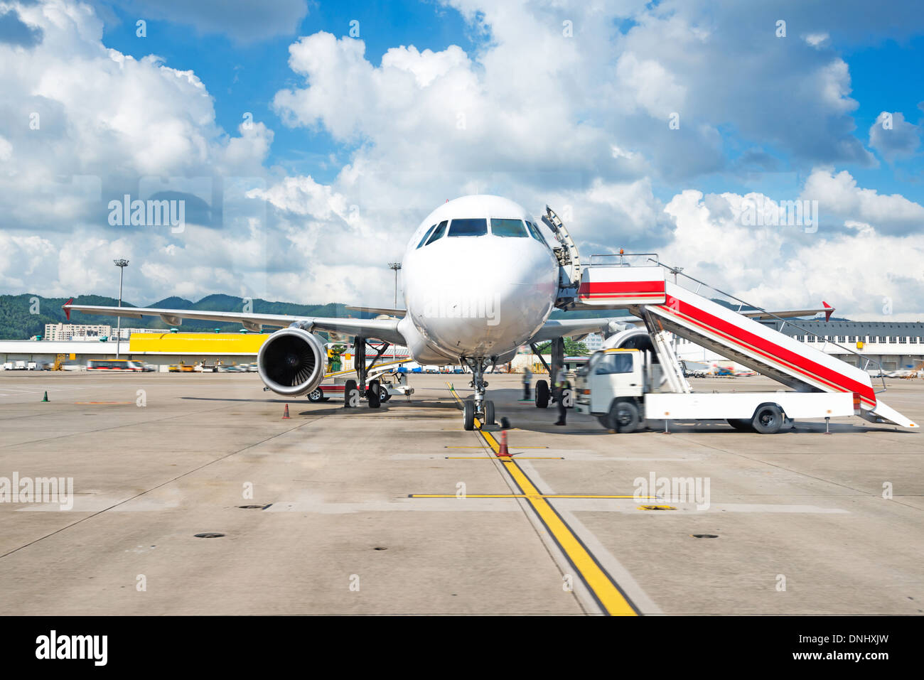 Loading plane hi-res stock photography and images - Alamy