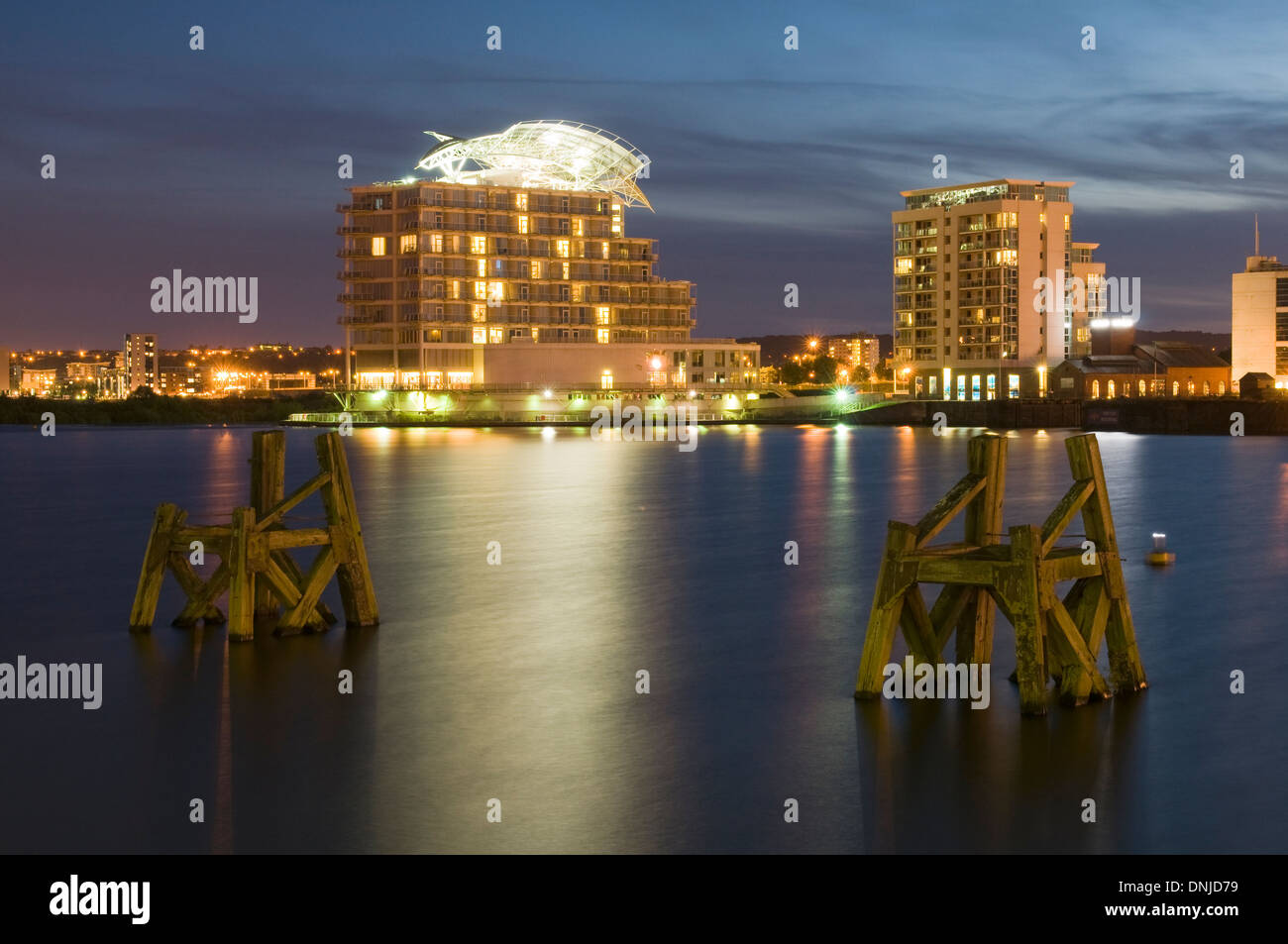 Cardiff bay night hi-res stock photography and images - Alamy