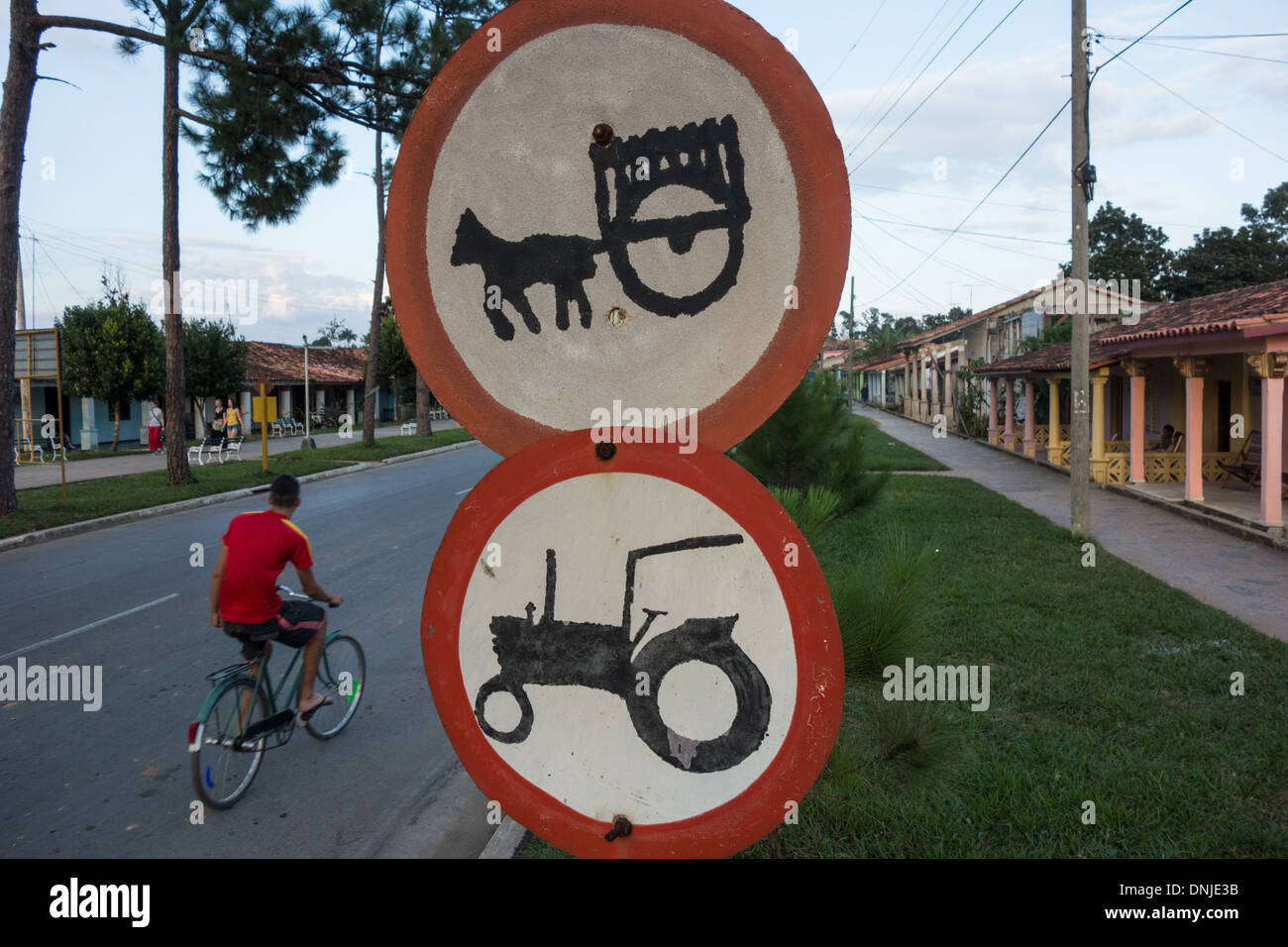 Signaling cuba hi-res stock photography and images - Alamy