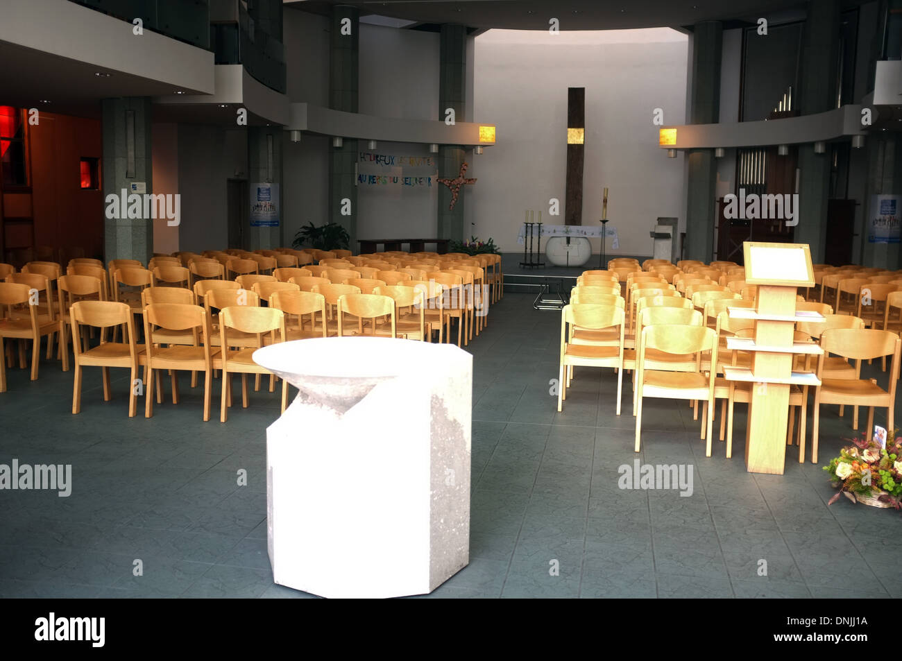 Contemporary church interior design hi-res stock photography and images ...