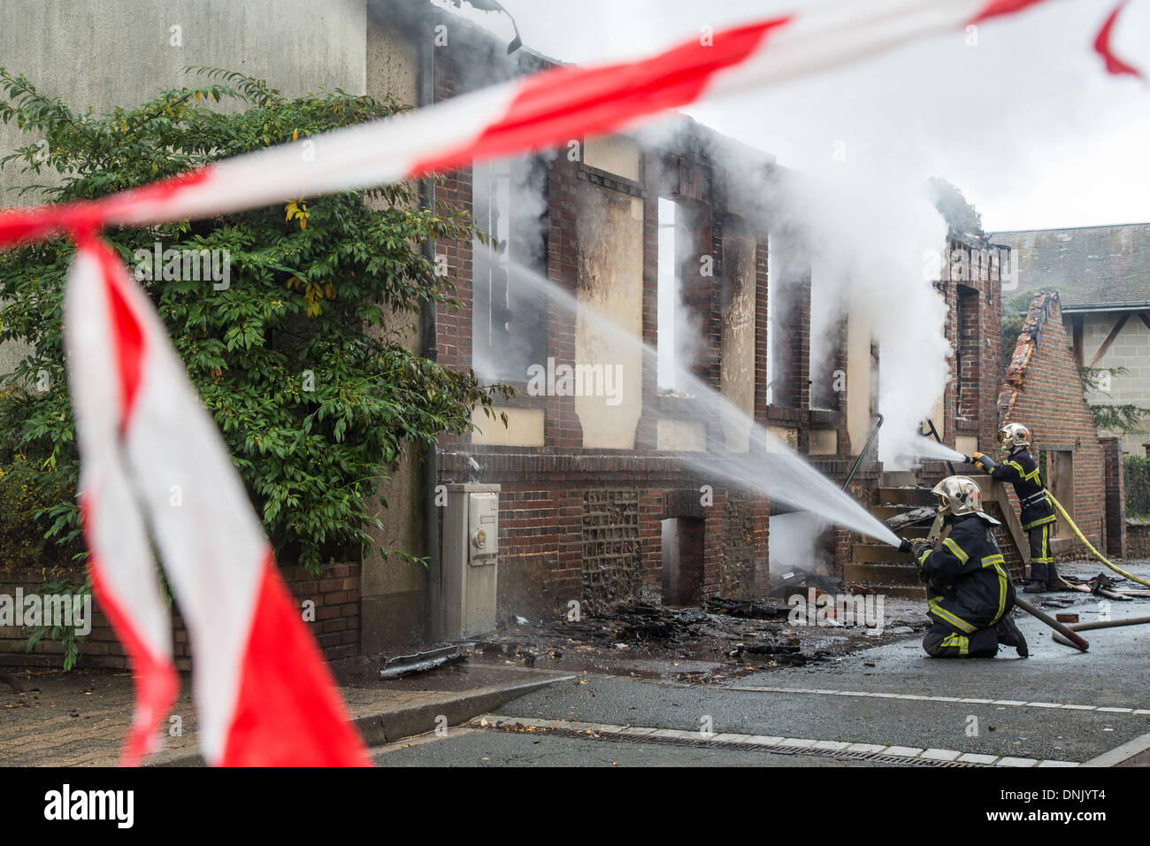 MARKING OF THE INTERVENTION ZONE WITH FLAGGING TAPE, EXTINGUISHING A ...
