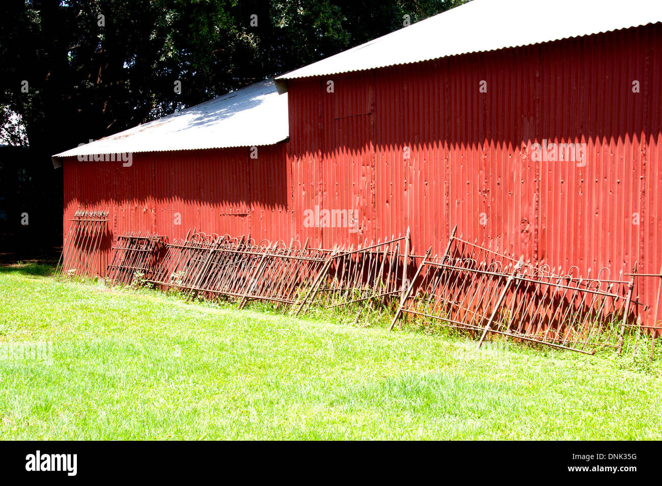 Farm shed corrugated iron roof hi-res stock photography and images - Alamy