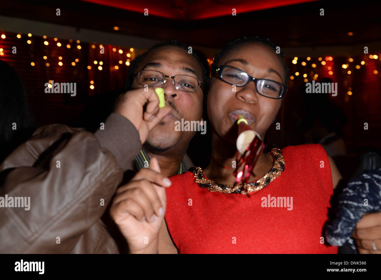 Party goers see in the new year hi-res stock photography and images - Alamy