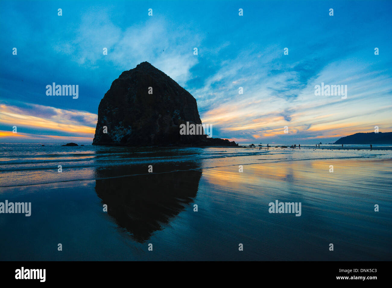 Haystack Rock, Cannon Beach, Oregon, USA Stock Photo - Alamy