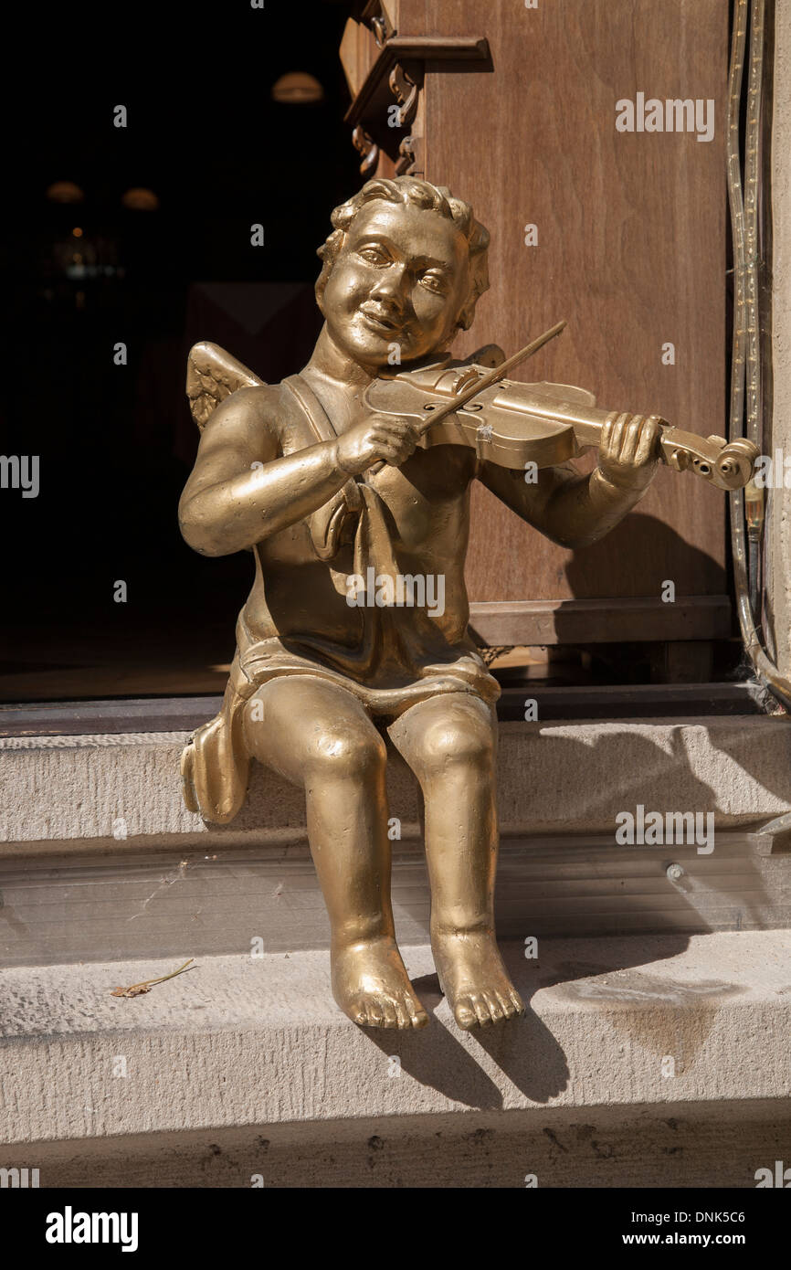 Figure playing Violin, Castle, Prague; Czech Republic; Europe Stock ...