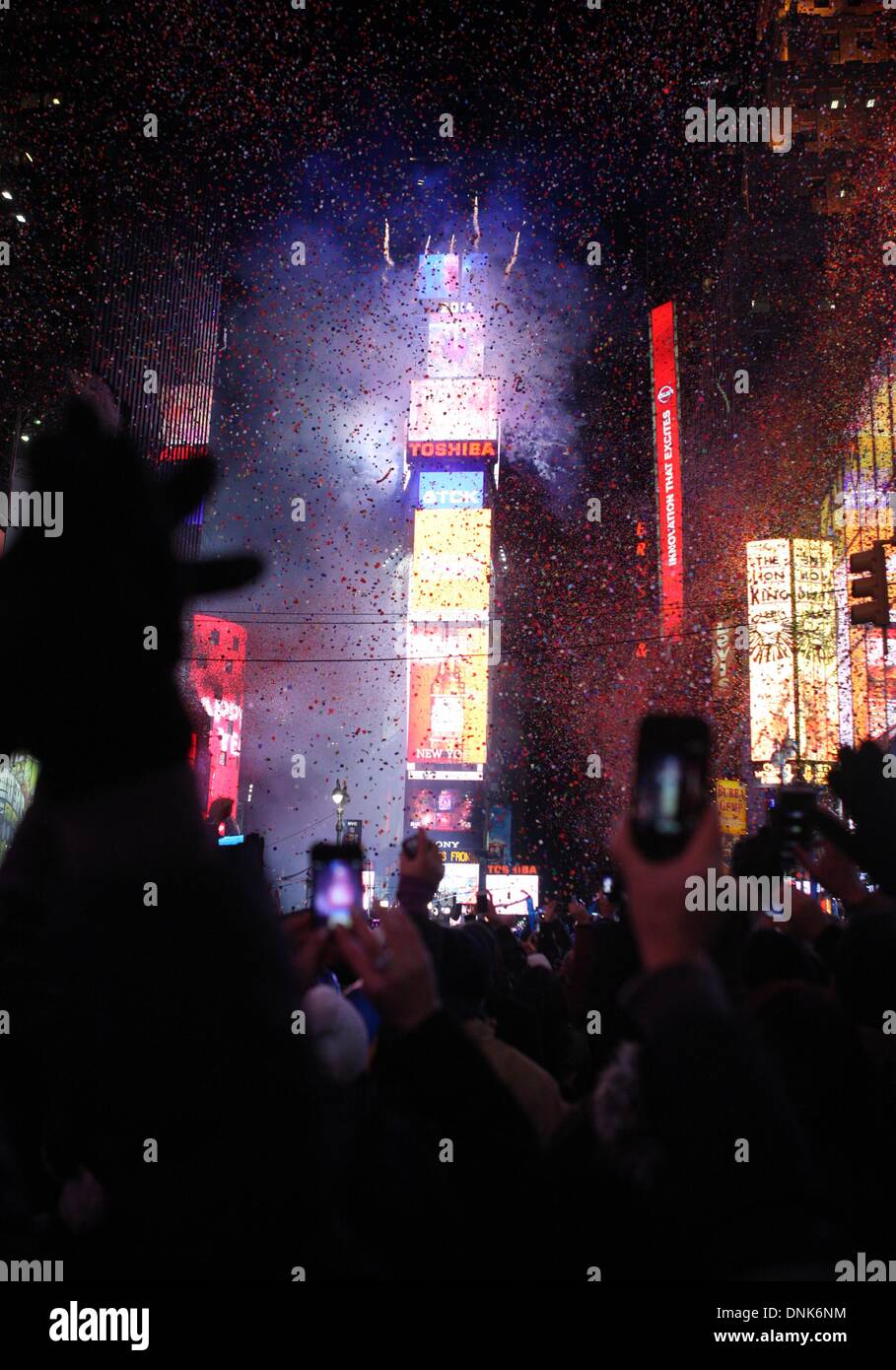 New york time square fireworks hi-res stock photography and images - Alamy