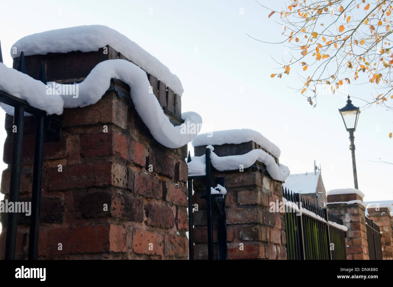 Bricks pillar hi-res stock photography and images - Alamy