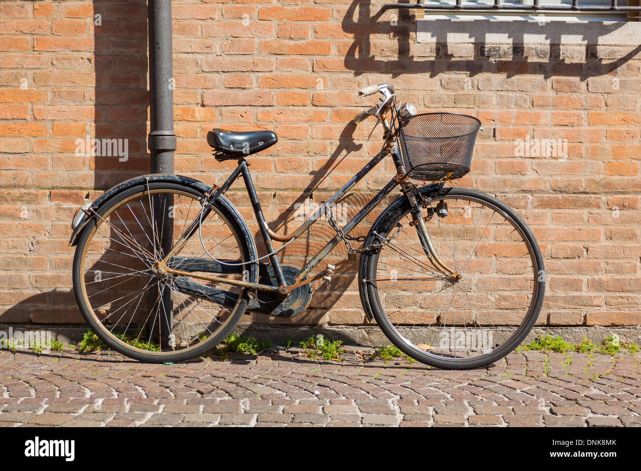 Rusty bicycles hi-res stock photography and images - Alamy