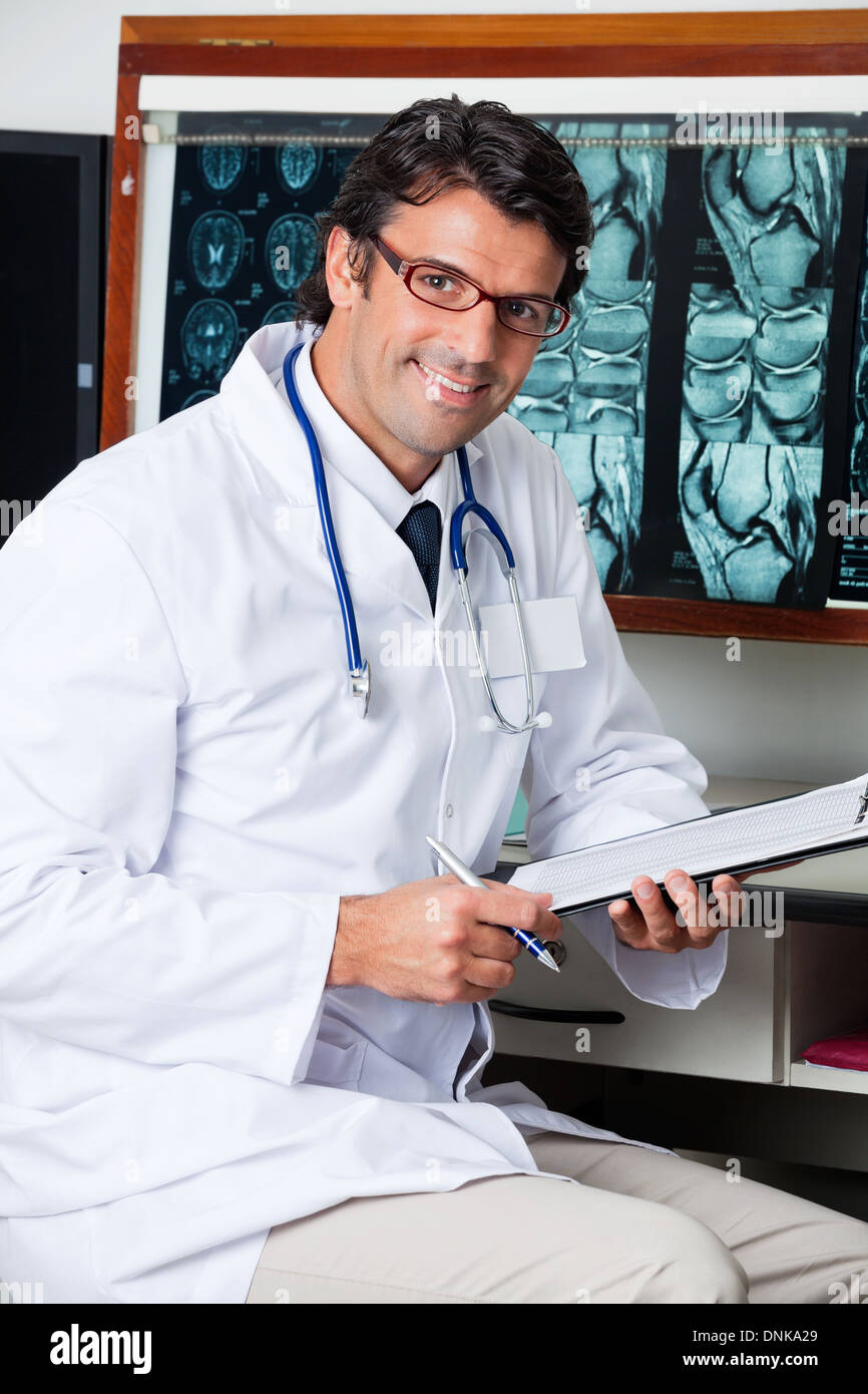 Ray scan stethoscope clipboard hi-res stock photography and images - Alamy