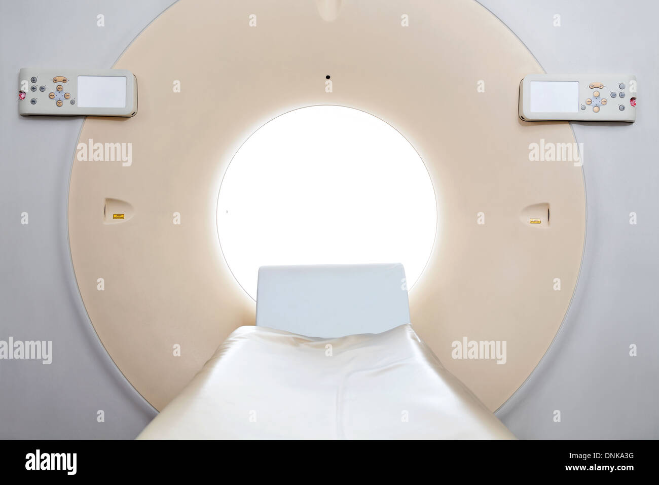 Tomography bed hi-res stock photography and images - Alamy
