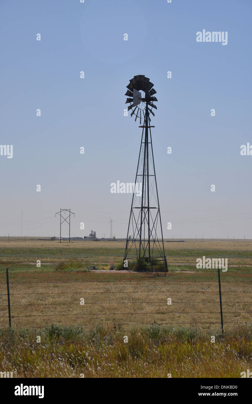 remote windmill on a farm on the Midwestern plains Stock Photo - Alamy