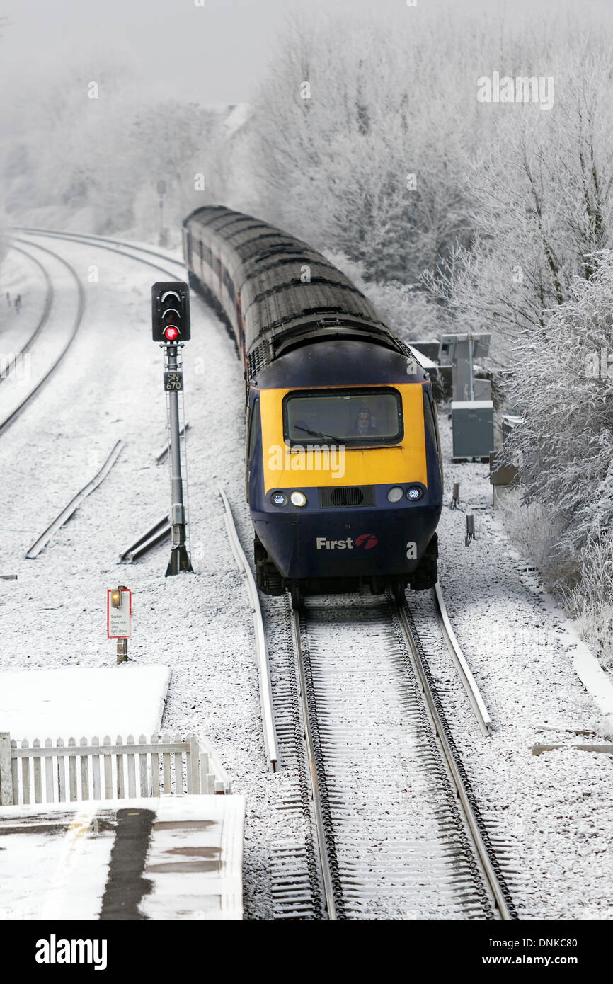 A First Great Western HST 125 (Intercity 125 train) enters Chippenham ...