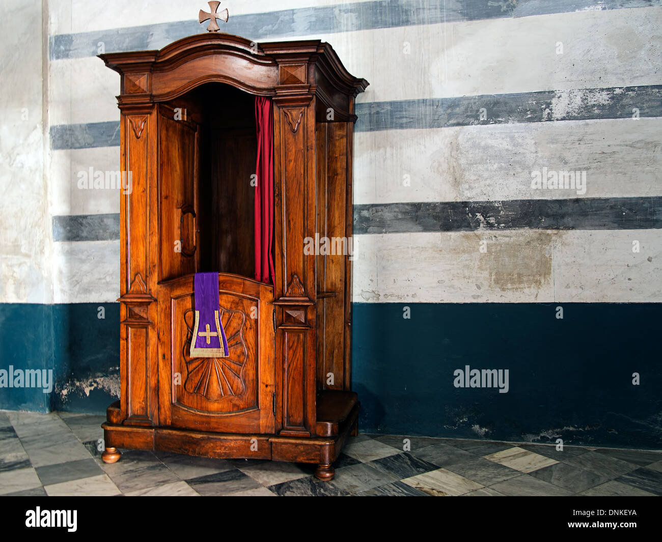 Confession catholic hi-res stock photography and images - Alamy
