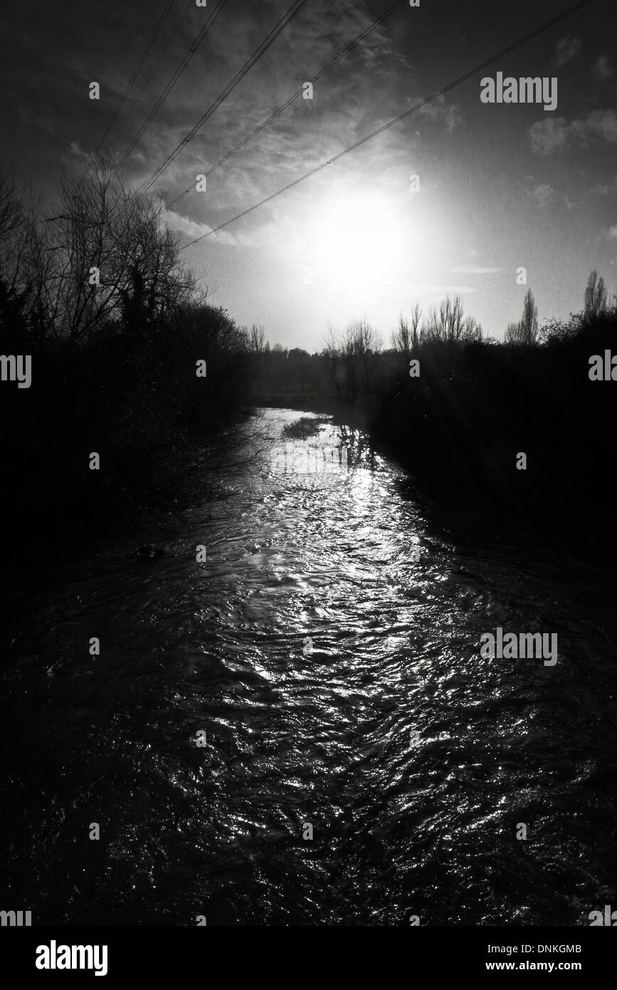 Low sun over the River Roding, Wanstead, London E11 Stock Photo - Alamy