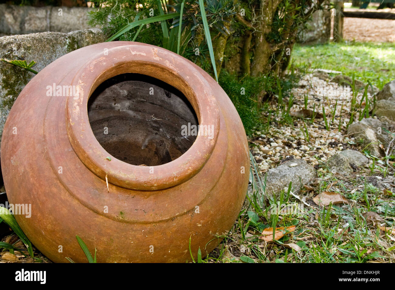 Old terracotta pot hi-res stock photography and images - Alamy