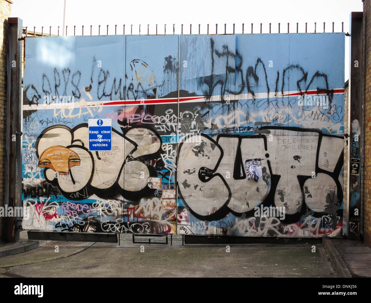 Brick lane graffiti artist hi-res stock photography and images - Alamy