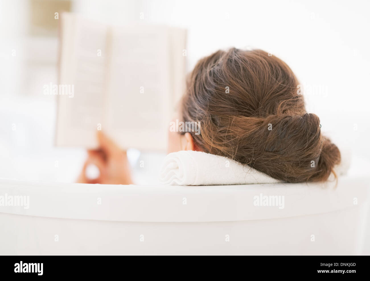 Reading in bathtub hi-res stock photography and images - Alamy