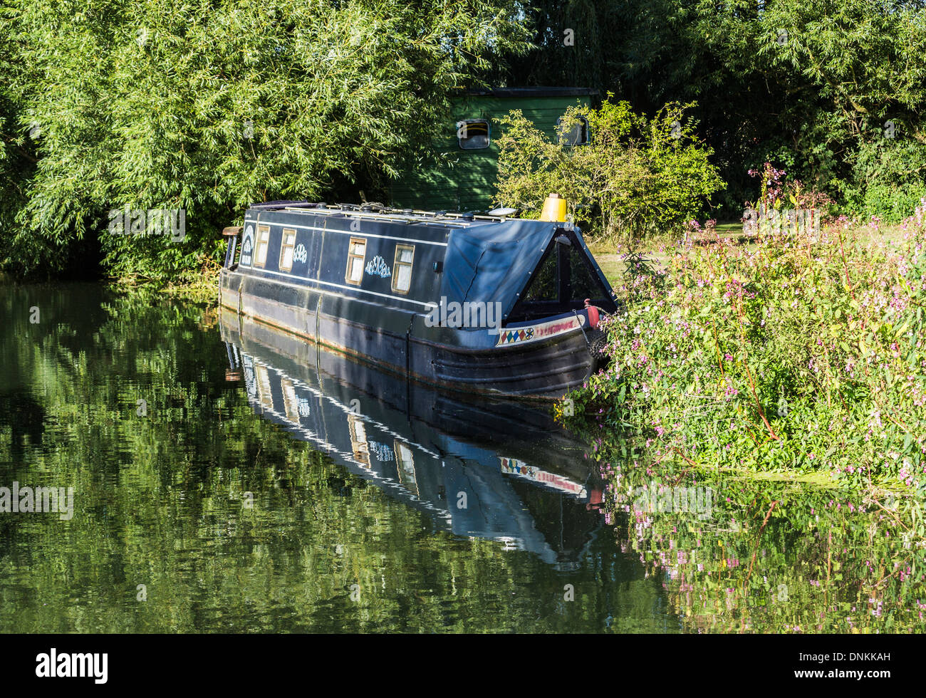 Black narrowboat hi-res stock photography and images - Alamy
