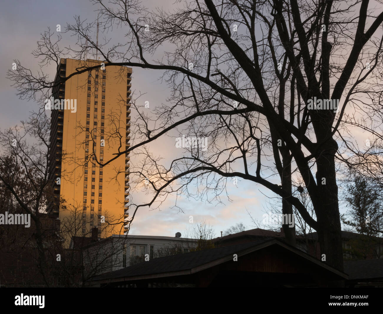 Highrise reflection of sunrise hi-res stock photography and images - Alamy