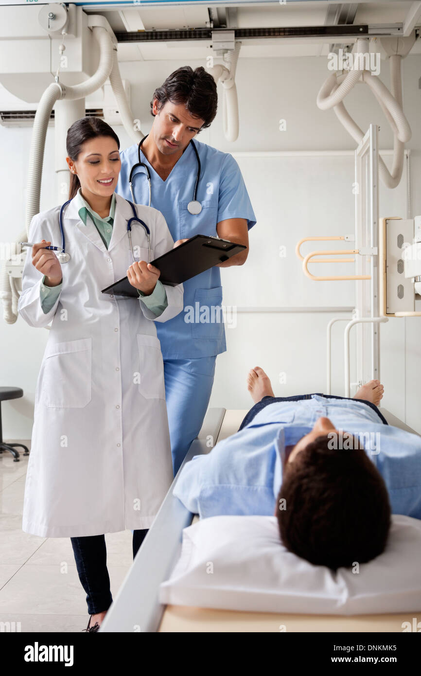 Medical Professionals Communicating With Patient Stock Photo - Alamy