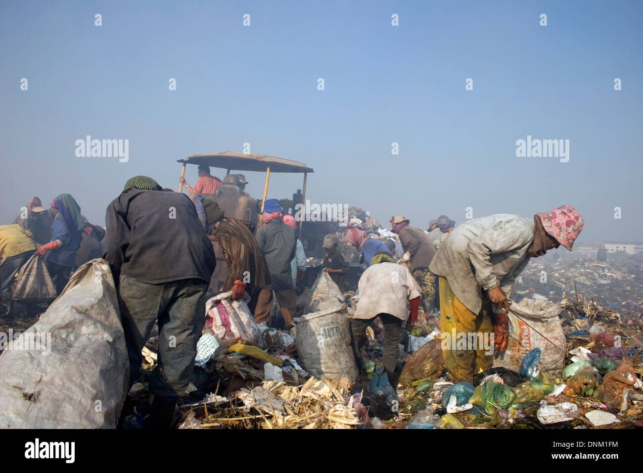 Asia recycling asia poverty human scavenger human scavengers hi-res ...