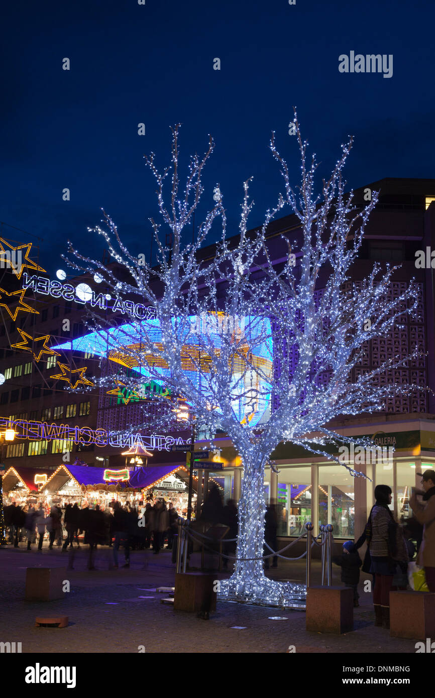 Illuminated tree with Christmas lights, Kettwiger Straße, Essen, Ruhr ...