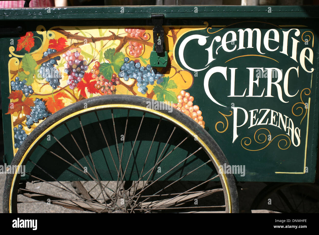 Vintage delivery cart hi-res stock photography and images - Alamy