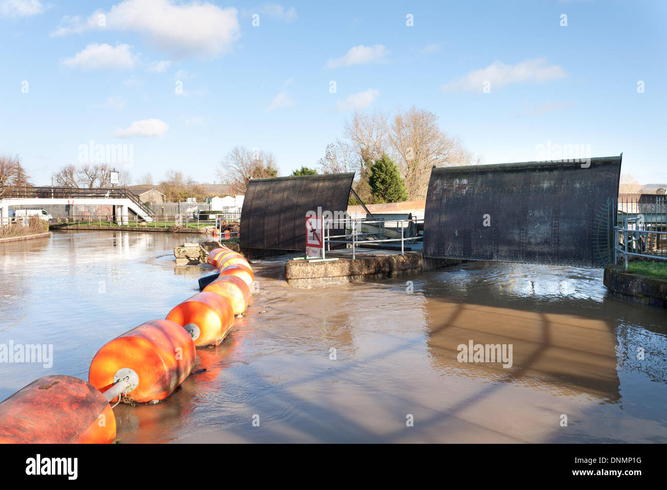 Weir sluice gate canal hi-res stock photography and images - Alamy Weir sluice gate canal hi-res stock photography and images - Alamy