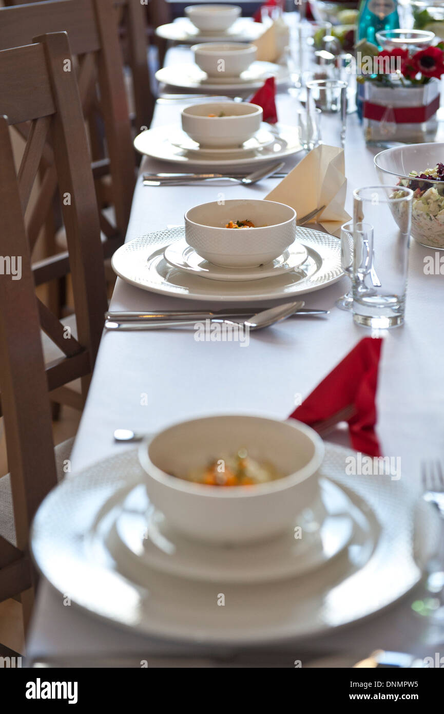 Elegant settings table hi-res stock photography and images - Alamy