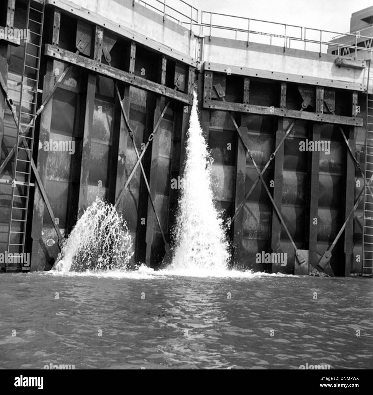 Chattahoochee river hydroelectric dam hi-res stock photography and ...
