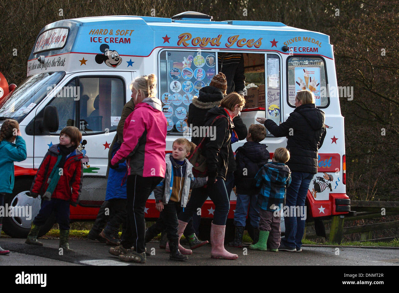 Ice cream van queue Stock Photo - Alamy