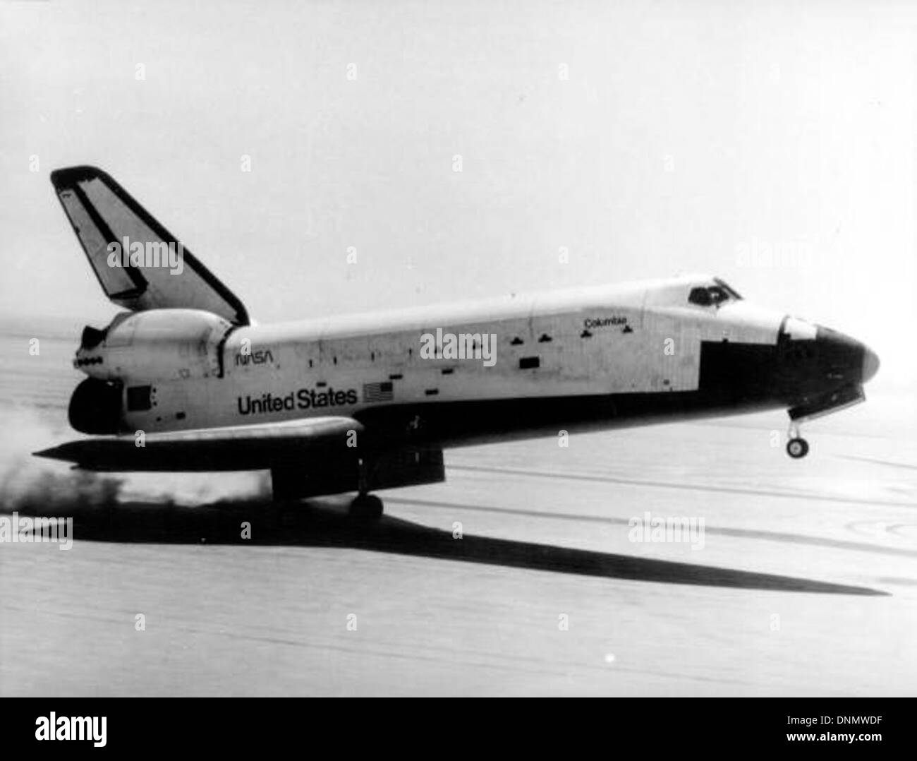 The Columbia space shuttle lands at Edwards Air Force Base in ...