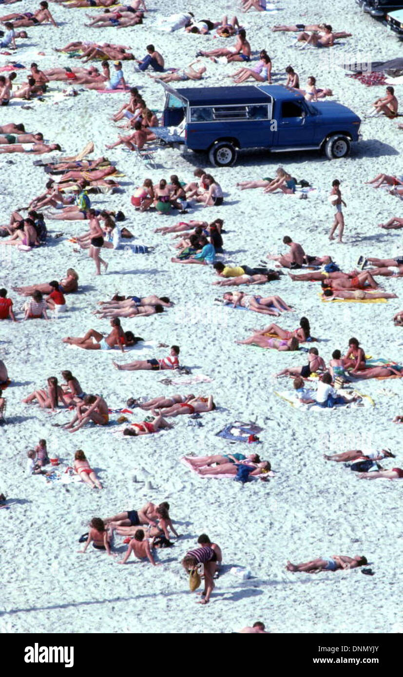 1990s beachgoers hi-res stock photography and images - Alamy
