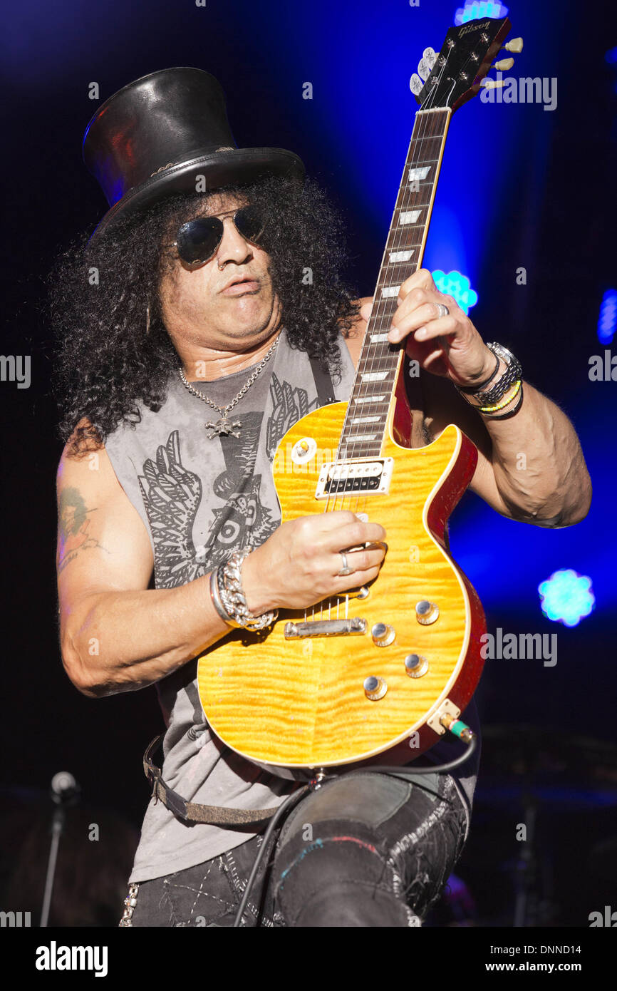 Guitarist slash saul hudson guns hi-res stock photography and images ...