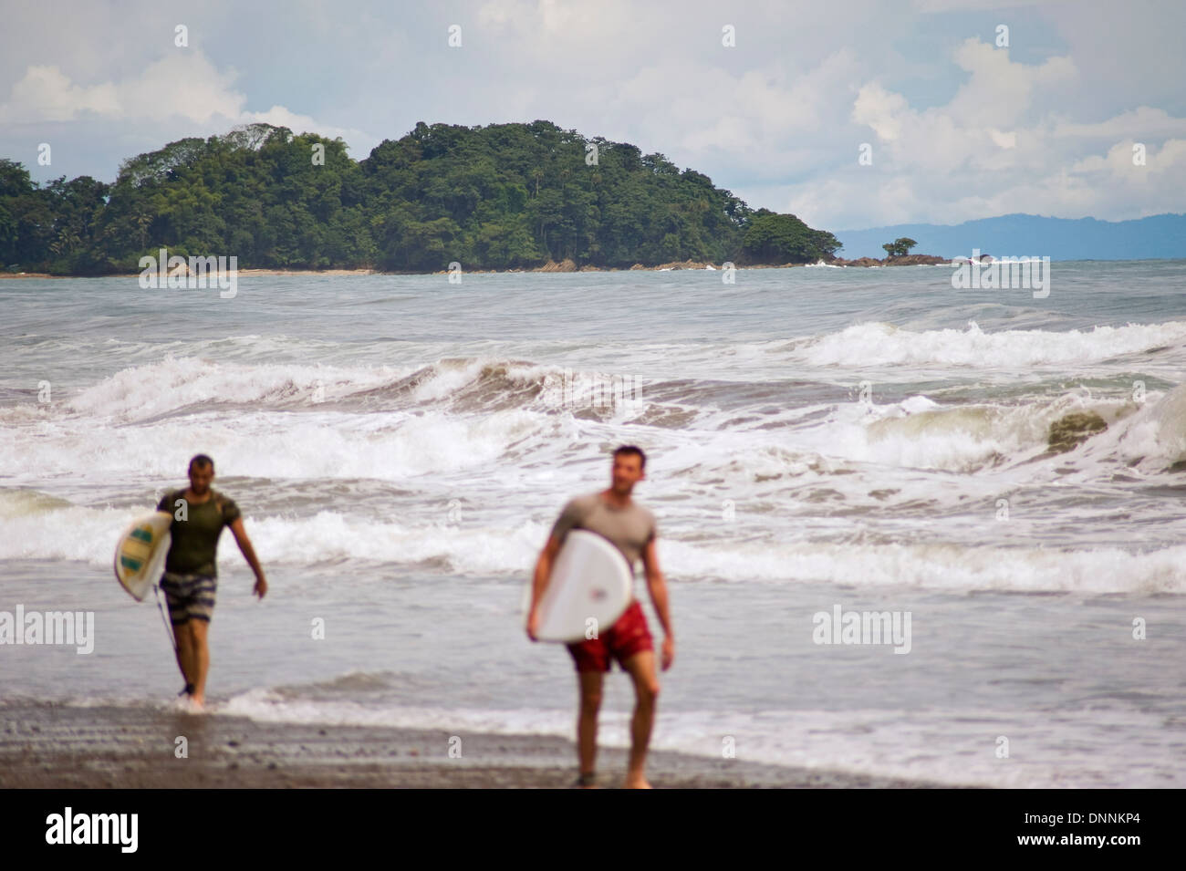 Surfing on the beaches of Dominical, Costa Rica Stock Photo - Alamy