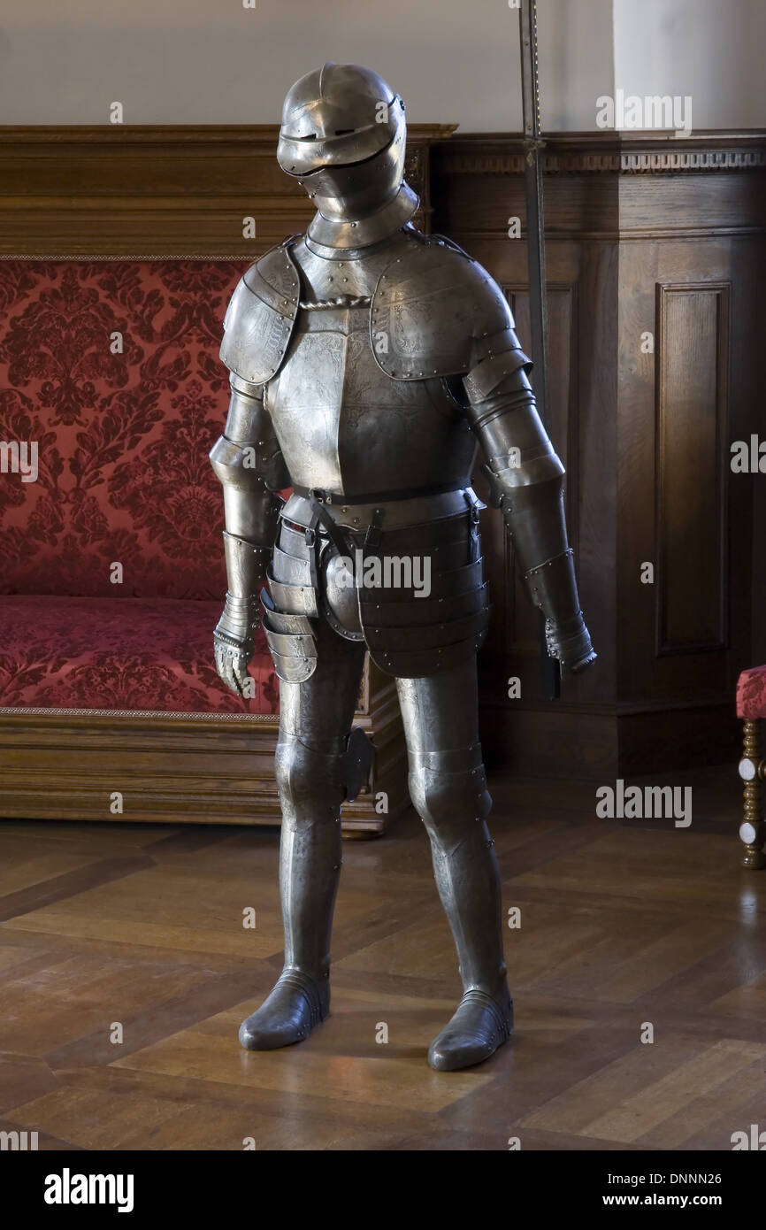 Medieval warrior armor hi-res stock photography and images - Alamy