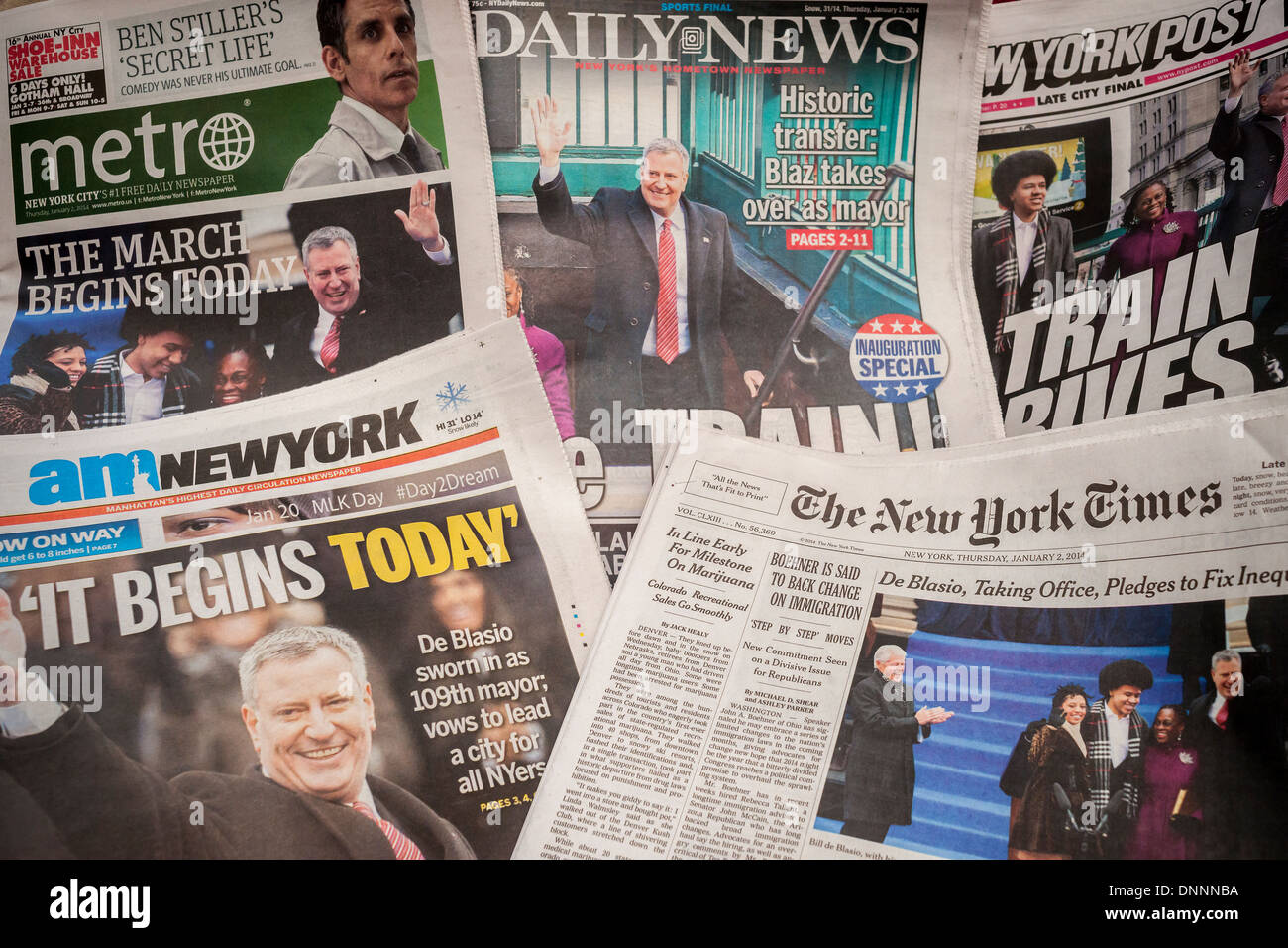 Newspaper headlines usa hi-res stock photography and images - Alamy