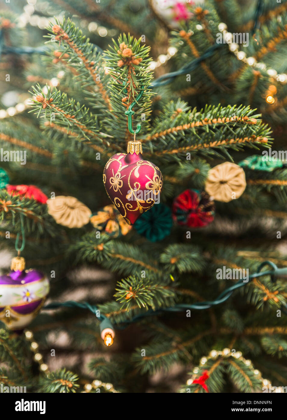 Gold heart tree hi-res stock photography and images - Alamy