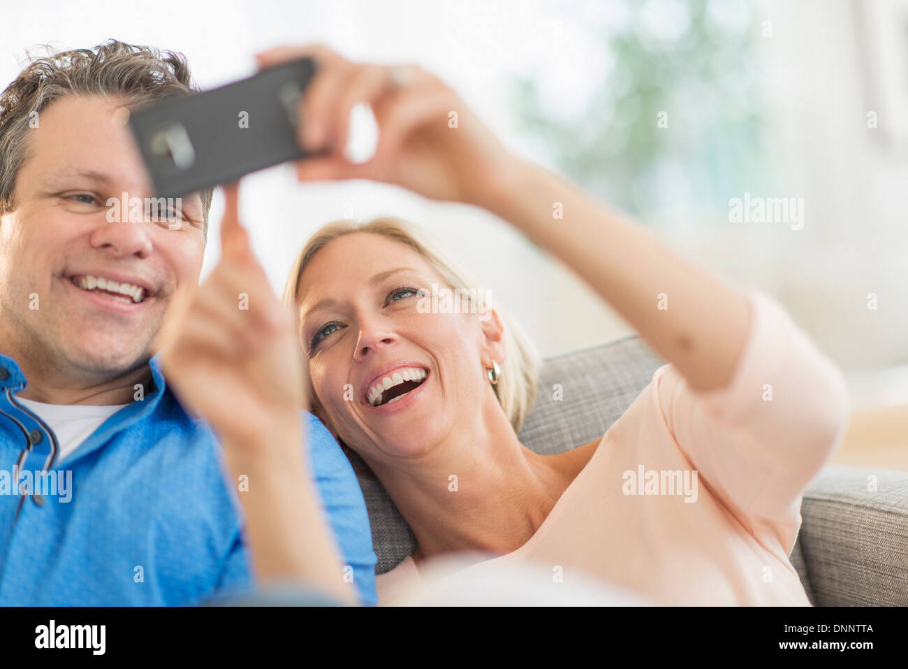 Smartphone self hi-res stock photography and images - Alamy