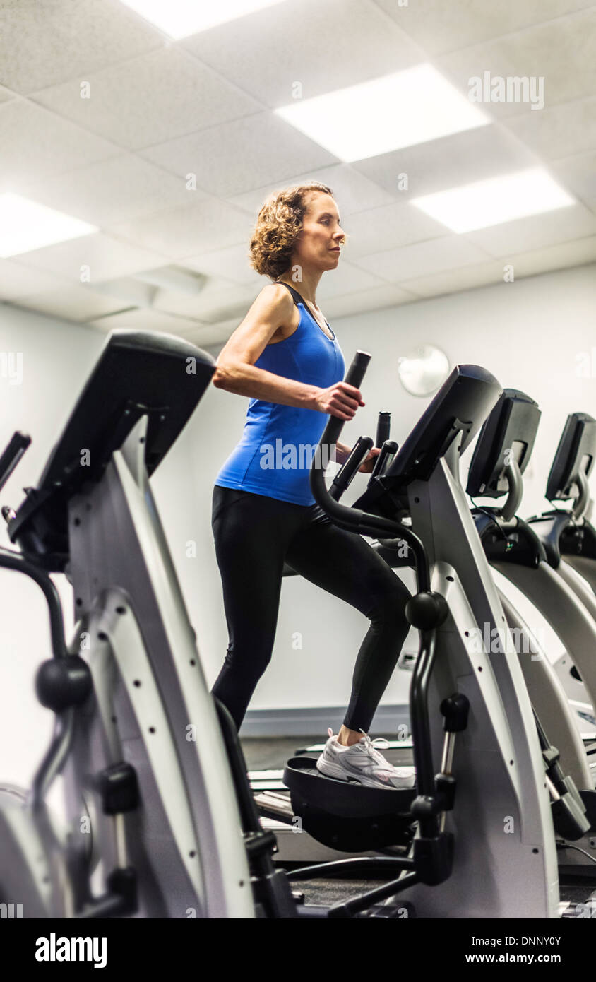 Mature woman gym machine hi-res stock photography and images - Alamy