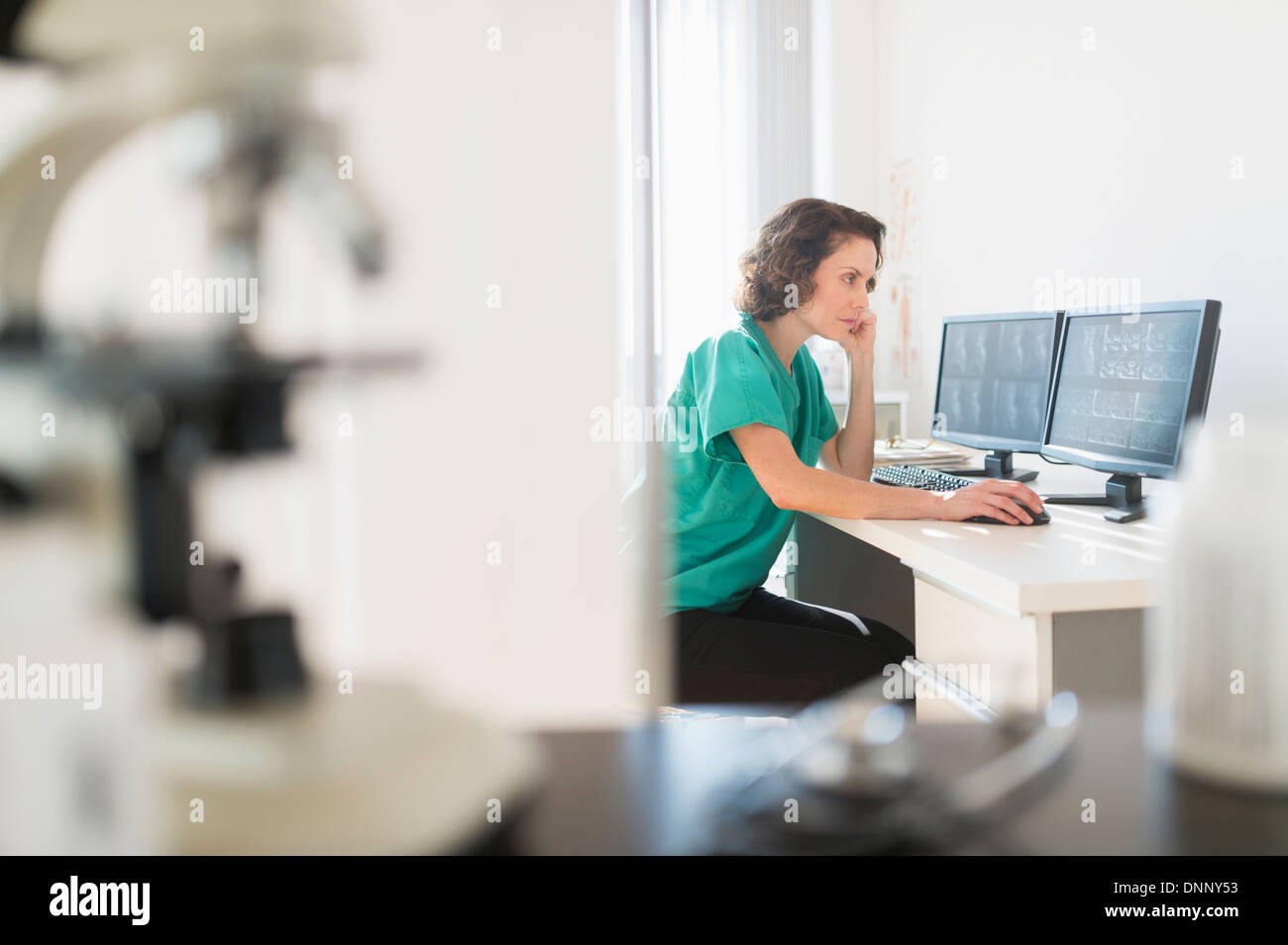Female technician hi-res stock photography and images - Alamy