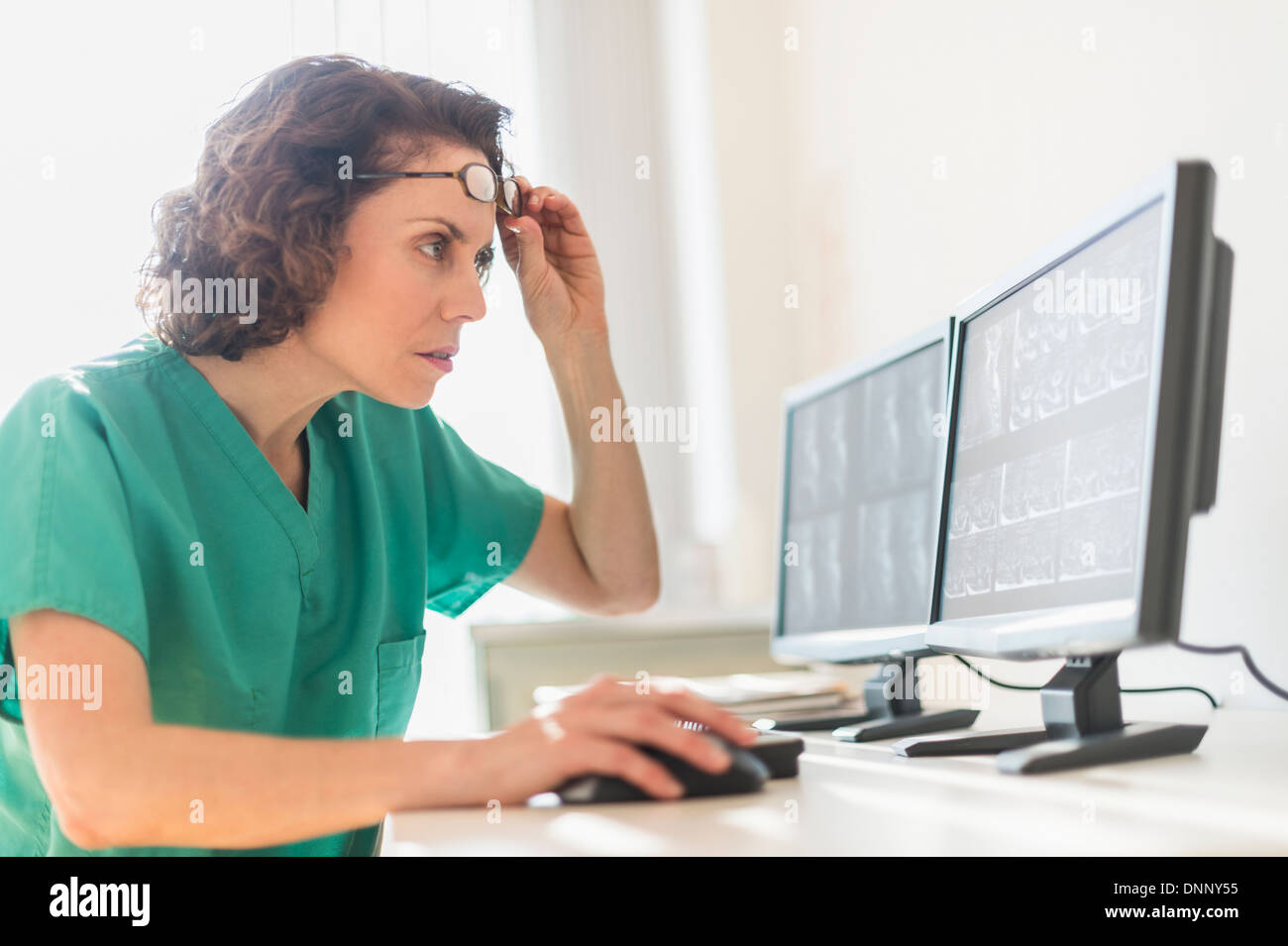 Technician woman hi-res stock photography and images - Alamy