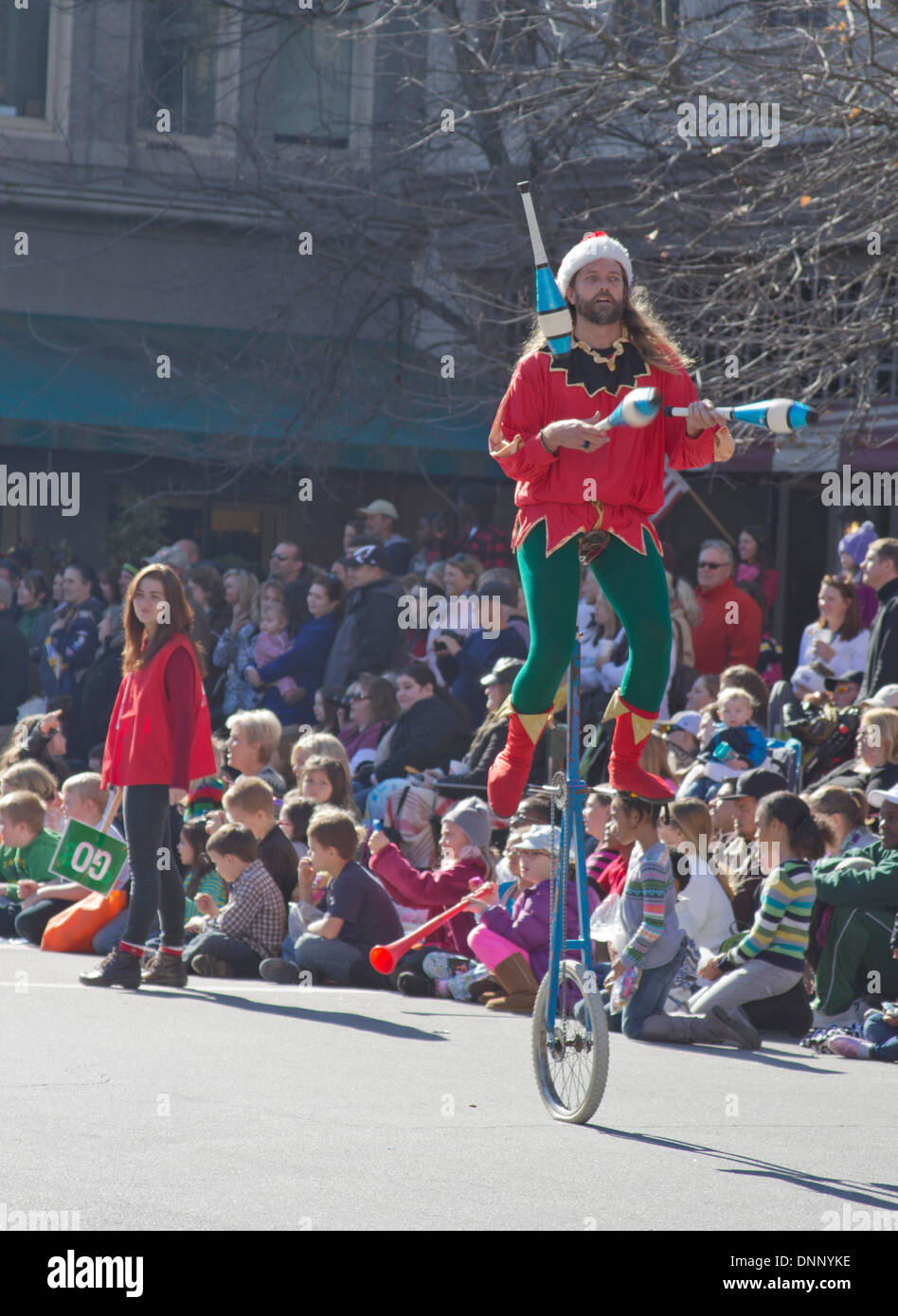 Entertains kids hi-res stock photography and images - Alamy