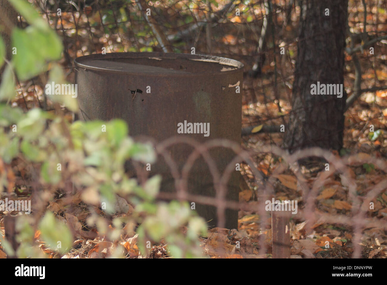 Trash barrel and fence hi-res stock photography and images - Alamy
