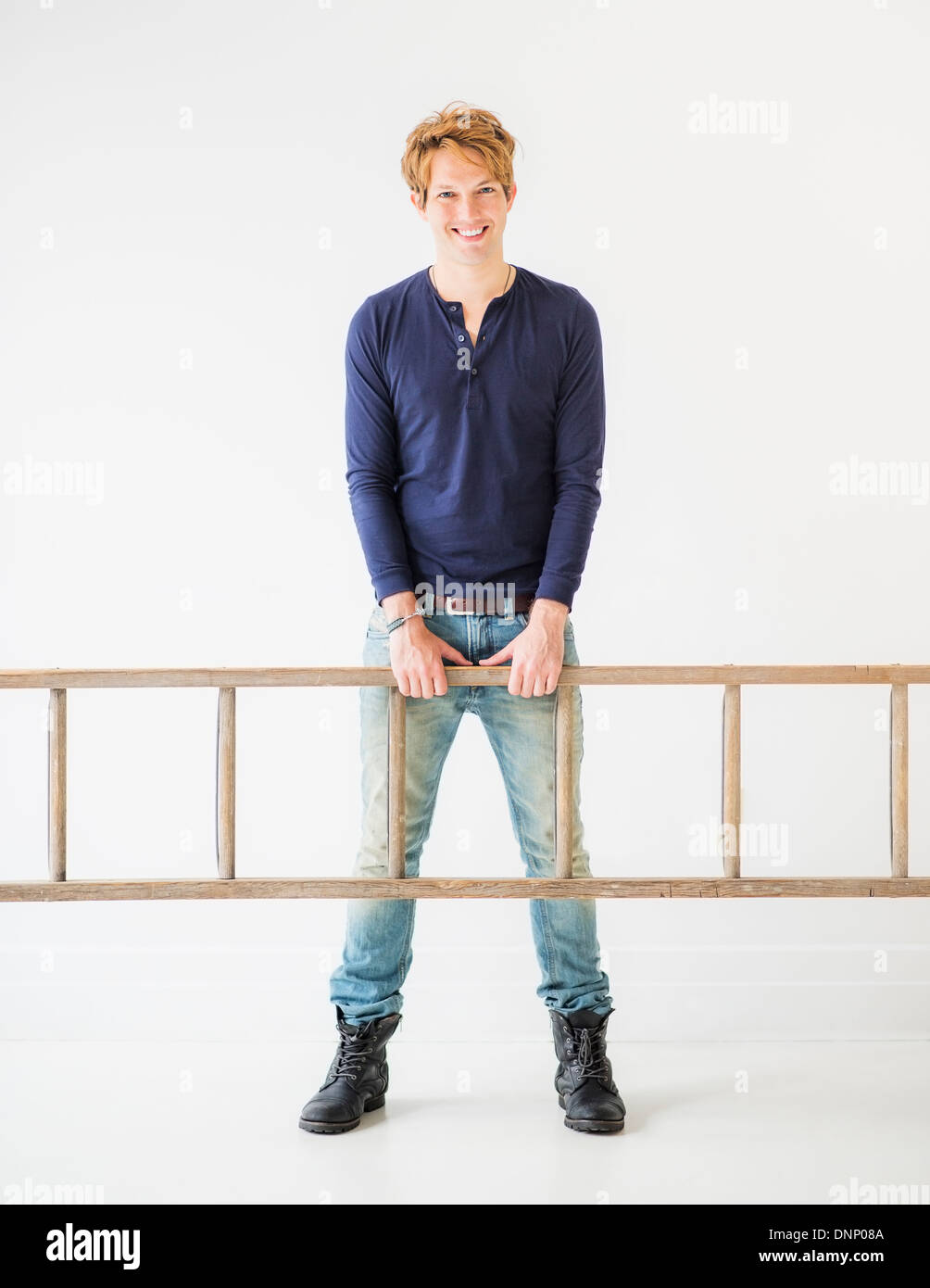 Construction worker carrying ladder hi-res stock photography and images ...