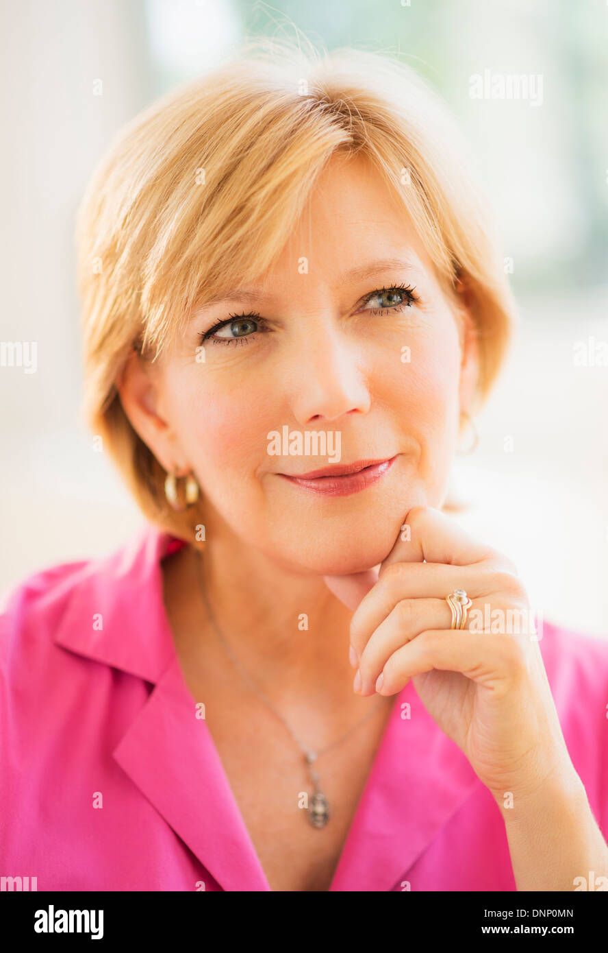 Portrait of woman smiling Stock Photo - Alamy